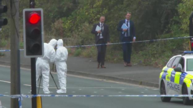 Barnsley: Murder arrests after man dies in Monk Bretton stabbing - BBC News