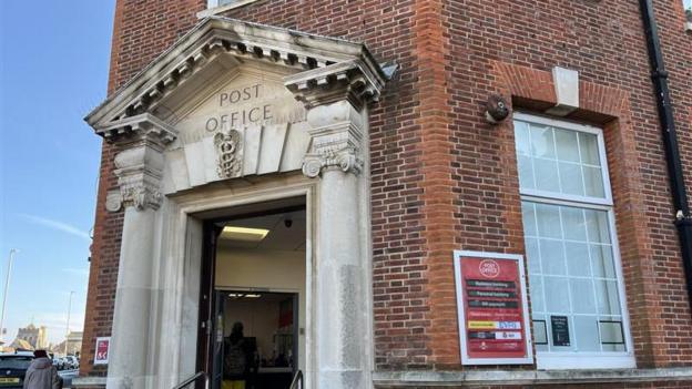 Bexhill: Loss making post office could close - BBC News