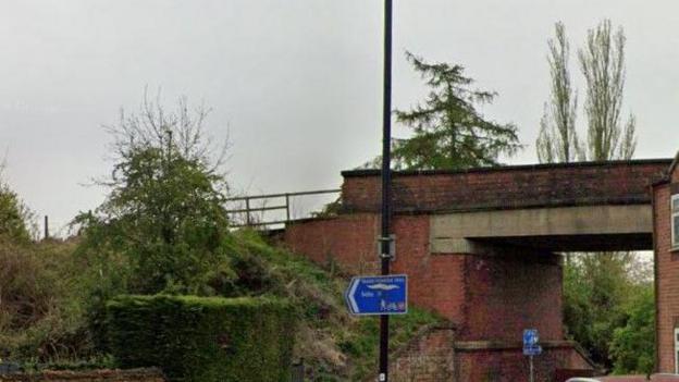 Bishopthorpe Bridge: Drivers warned of delays during repair work - BBC News