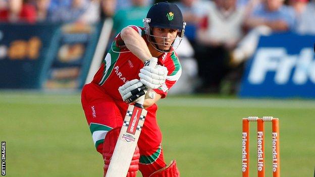 Mark Wallace issues win warning to Glamorgan after Surrey defeat - BBC ...