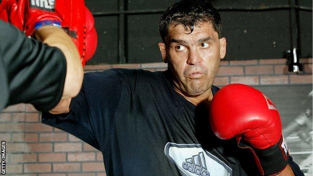 Corrie Sanders: Ex-heavyweight champion dies in shooting - BBC Sport