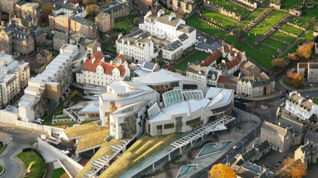 In pictures: Britain from the Air comes to Edinburgh - BBC News