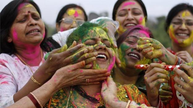 In pictures: India celebrates Holi - BBC News