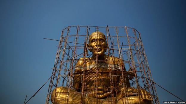 Day in pictures: 5 April 2013 - BBC News