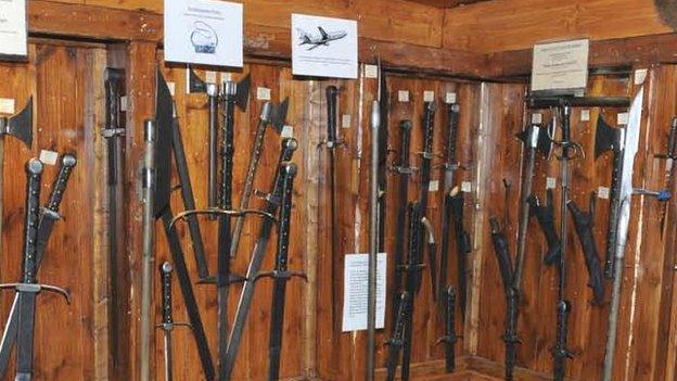 Hundreds of weapons seized in Edinburgh shop raid - BBC News