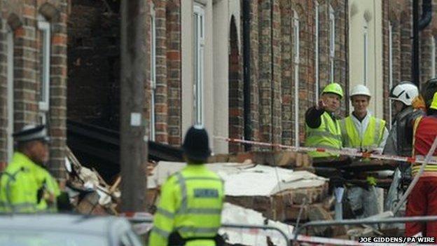 Newark house blast: DIY 'possible cause' of explosion - BBC News