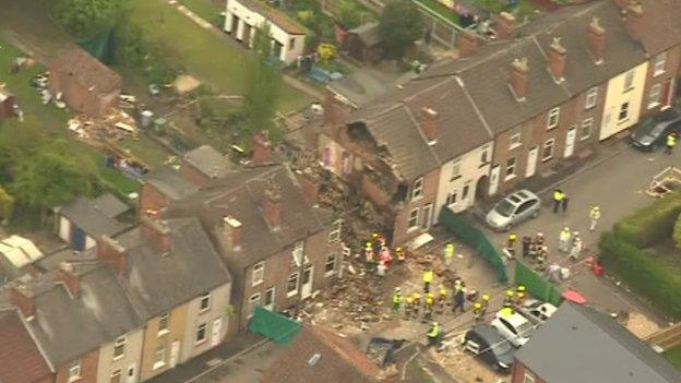 Newark house blast: DIY 'possible cause' of explosion - BBC News