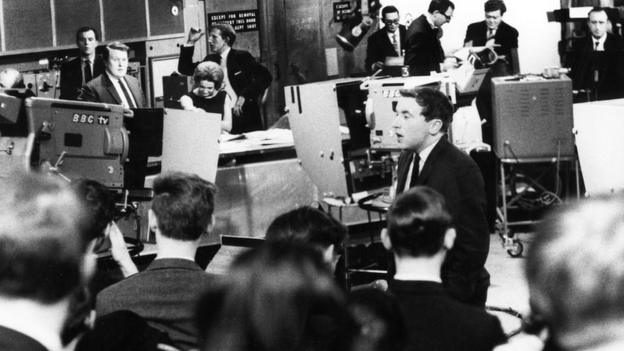 In pictures: Frost's 50-year career - BBC News