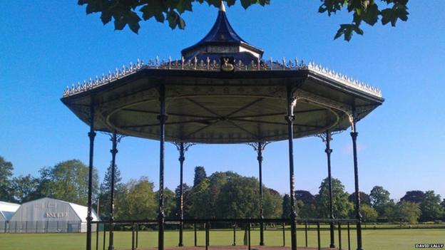In pictures: England's historic bandstands - BBC News