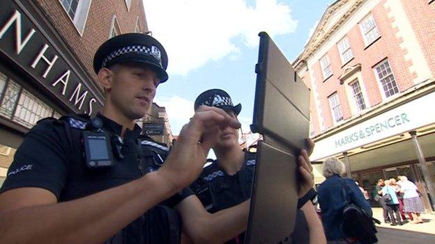 Cambridgeshire Police test tablet computers to save time - BBC News
