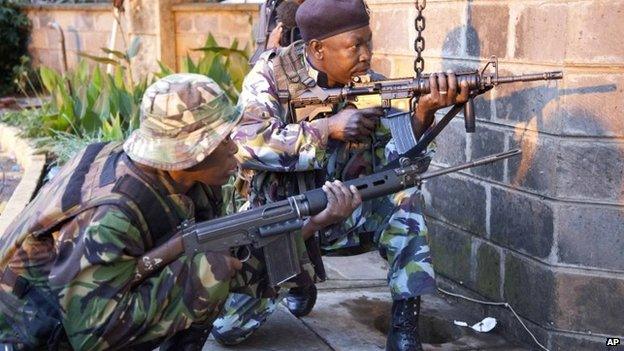 Nairobi Westgate attack: Smoke rises at shopping complex - BBC News