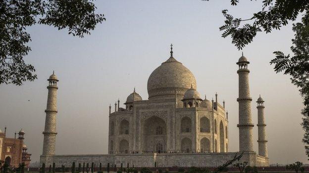 Indian media: Digital tour of India's monuments - BBC News