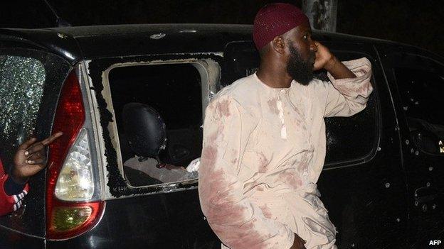 Mombasa riots after Kenyan cleric Ibrahim Omar killed - BBC News