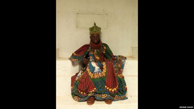 In pictures: Country of kings, Nigeria's many monarchs - BBC News