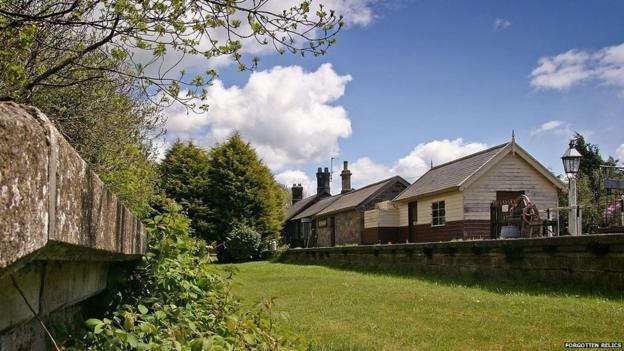 Norham Station sale offers rail enthusiasts a piece of history - BBC News