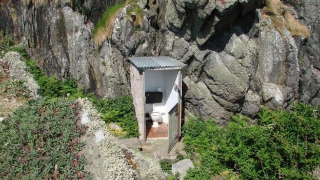 Public toilets: Where are the best loos in Wales? - BBC News