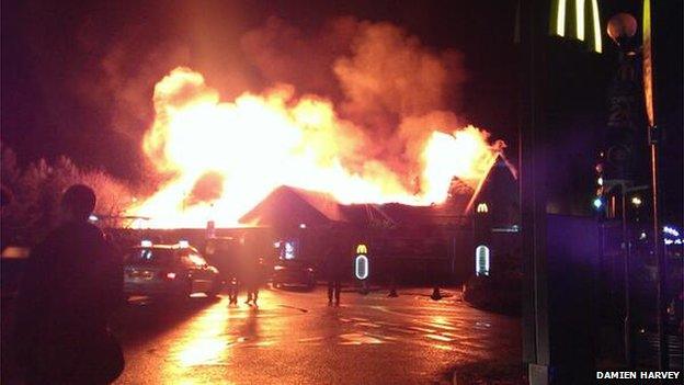Red Hot Buffet in Northampton destroyed by fire - BBC News