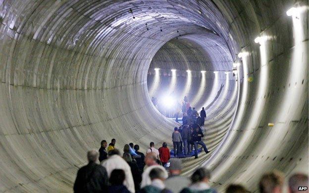 Leipzig's city tunnel - late but loved - BBC News