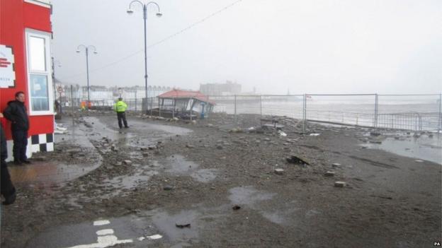 UK storm in pictures: Giant waves and floods - BBC News