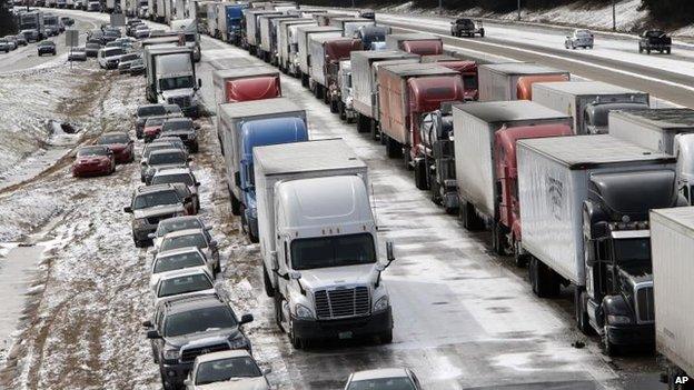 US deep South snow storm maroons motorists - BBC News