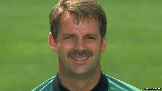 Ex-Stoke City player Peter Fox cleared of 'gloving' claim - BBC News