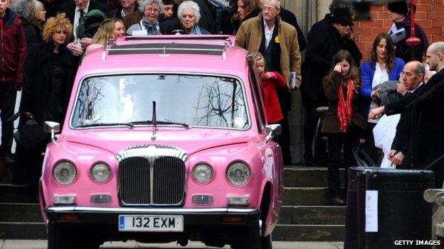 Stars attend Roger Lloyd Pack funeral - BBC News