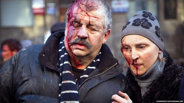 In pictures: Ukraine clashes - BBC News