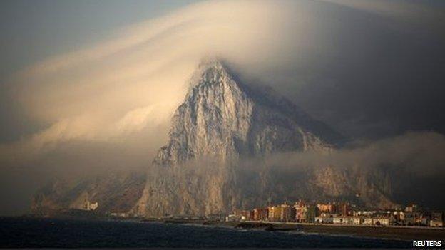 Spanish incursion off Gibraltar prompts UK protest - BBC News