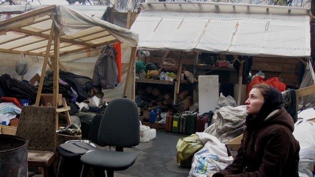 Ukraine's Maidan protesters stand their ground - BBC News