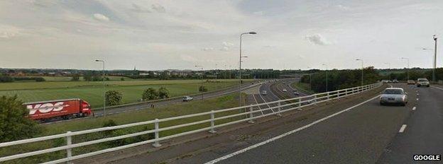 Driver accused of shaving on M5 in Worcestershire - BBC News