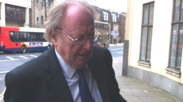John Binning fined for Oxfordshire barn roof fall death - BBC News