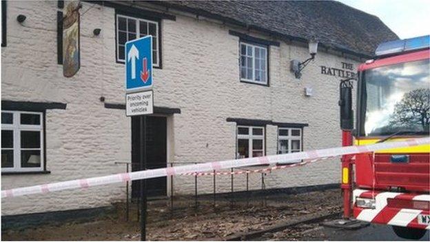 Sherston's Rattlebone Inn damaged in overnight blaze - BBC News