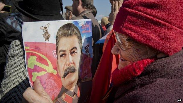 Ukraine crisis: Russia warns West over Crimea sanctions - BBC News