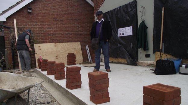 The blind builder with a big vision - BBC News