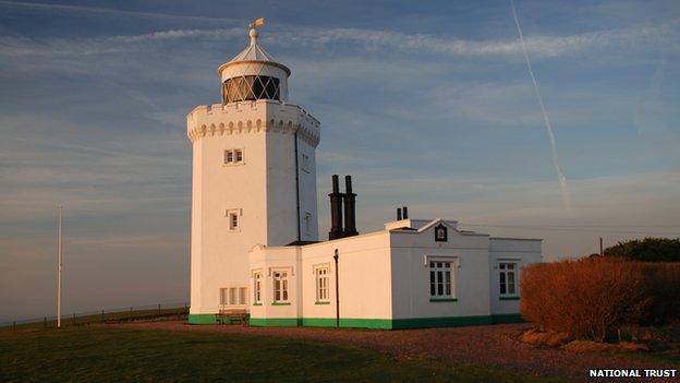 White Cliffs of Dover lighthouse restoration begins - BBC News