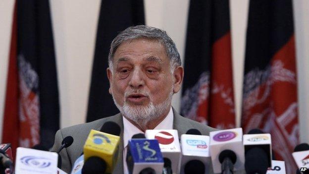 Afghan poll: Abdullah slightly ahead as count continues - BBC News
