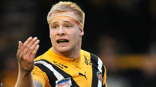 Castleford Tigers: Oliver Holmes signs contract extension - BBC Sport