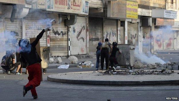 Two killed in Bahrain car explosion - BBC News