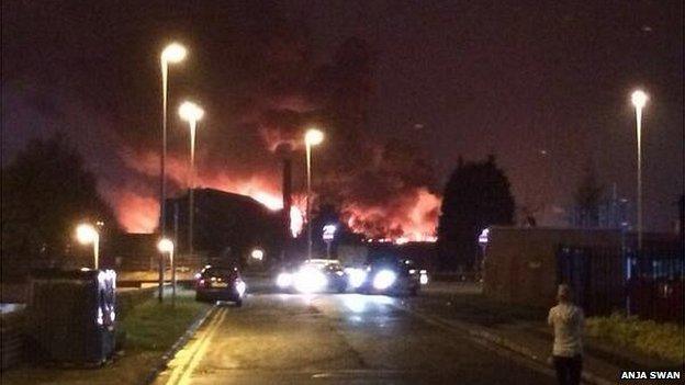 Huge fire on Leeds industrial estate - BBC News