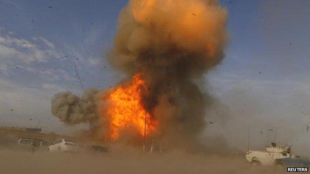 Explosions at Iraq election rally in Baghdad 'kill 31' - BBC News