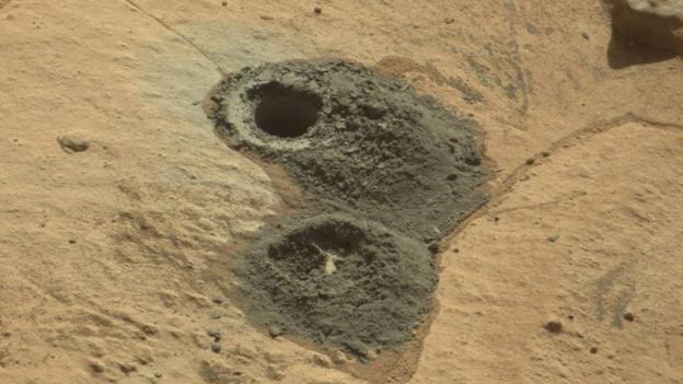 Curiosity Mars rover drills into base of Mount Sharp - BBC News