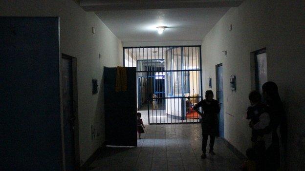 Afghan notebook: Life inside Badam-Bagh women's prison - BBC News