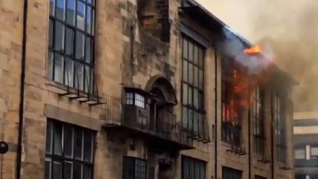 Glasgow School of Art fire: Iconic library destroyed - BBC News