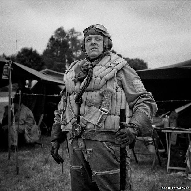 Sunday soldiers - BBC News