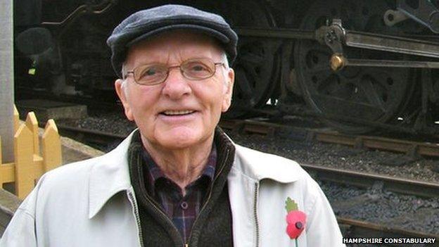 Waterlooville lollipop man death: Accused driver weeps in court - BBC News