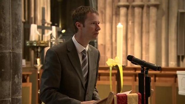 Stephen Sutton: Funeral held after Twitter 'thumbs up' - BBC News