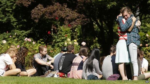 Seattle Pacific 'hero' Jon Meis has wedding gifts paid for - BBC News