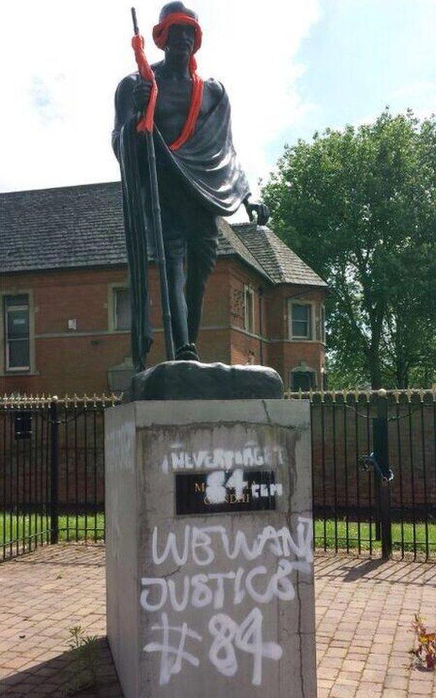 Arrests after Leicester Mahatma Gandhi statue vandalised - BBC News