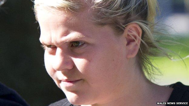 Natalie Thomas admits £8,500 memorial fund theft - BBC News