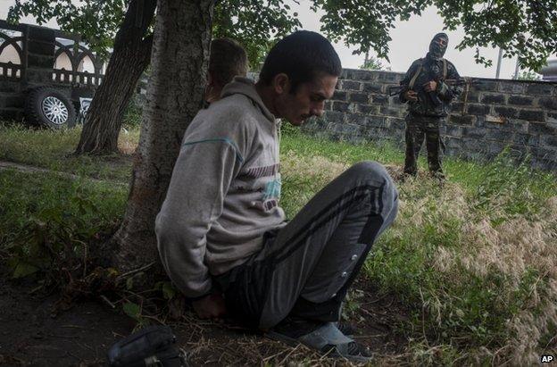 Ukraine crisis: Kiev forces win back Mariupol - BBC News